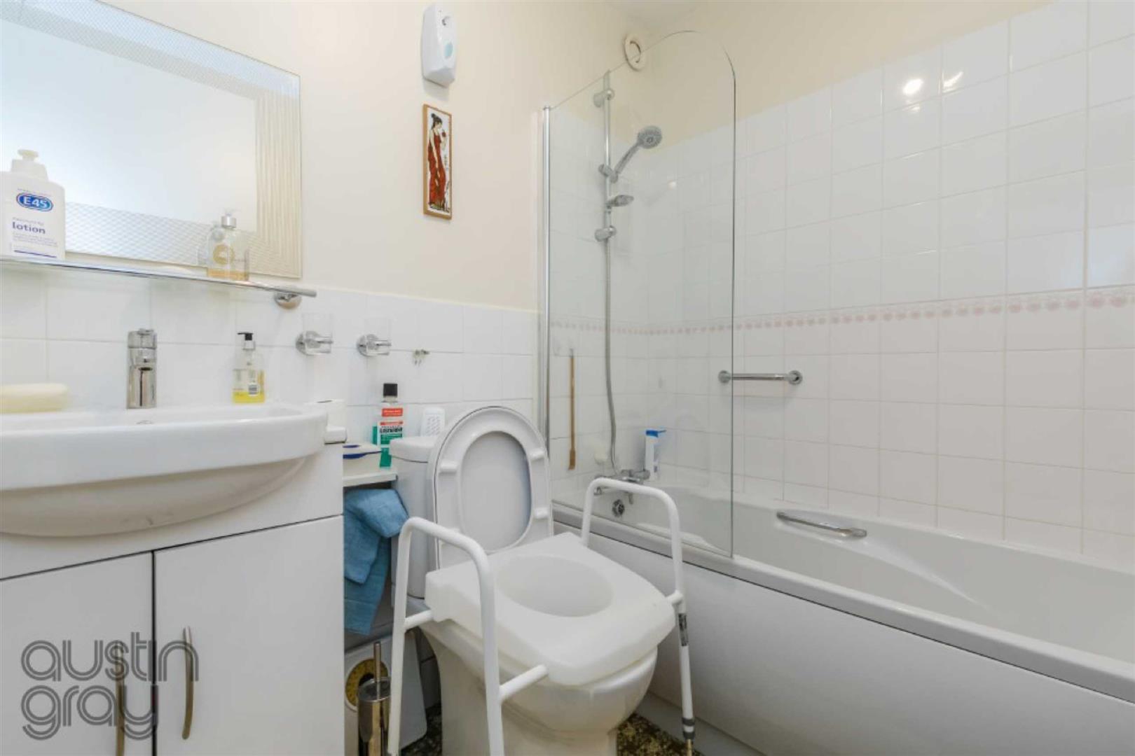 Warnham Court, Grand Avenue, Hove - Austin Gray